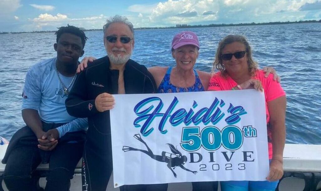 La plongeuse Heidi, 73 ans, perd une jambe après que le requin a bondi ...