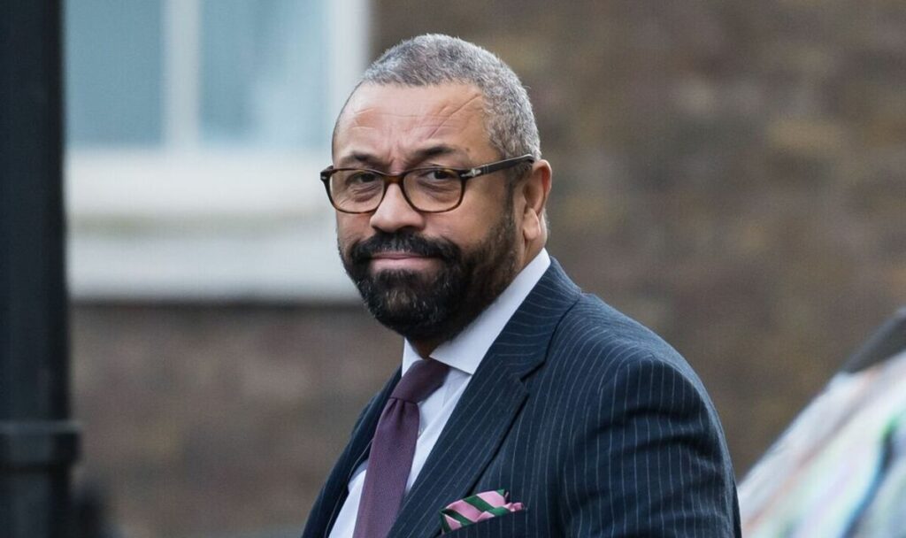 James Cleverly s'envole pour le Rwanda avec le vœu de mettre fin à la ...