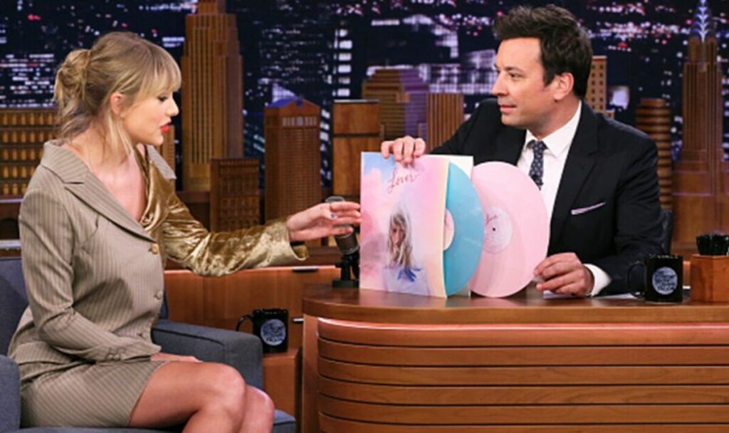 Taylor Swift stimule le renouveau du vinyle en Grande-Bretagne et ...