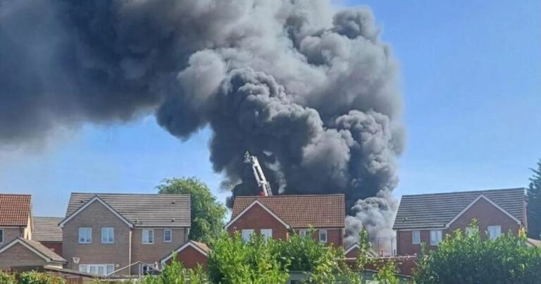 Incendie dans le Suffolk EN DIRECT : les équipes se précipitent sur le ...