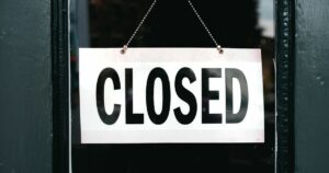 Un grand détaillant de mode ferme ses 20 derniers magasins aujourd'hui ...